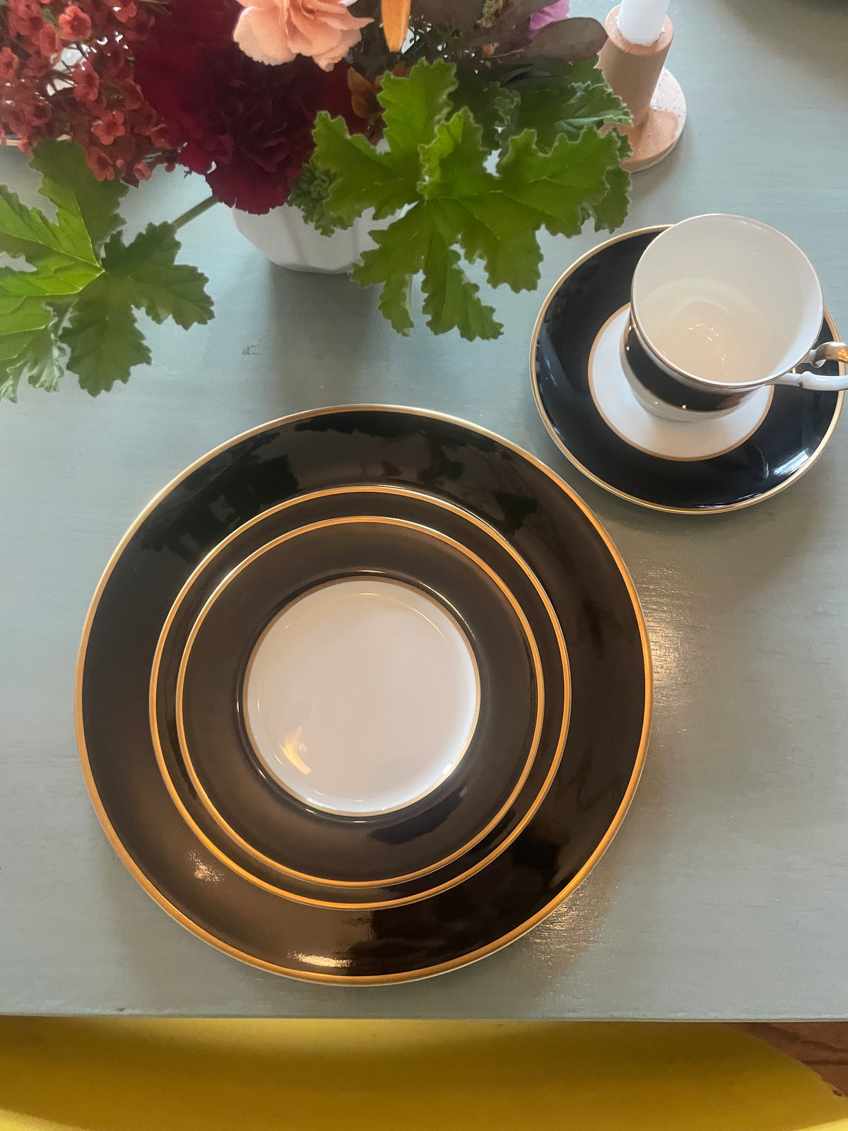 *Vintage* Mikasa Onyx 20 piece set (4 place settings) | R&R Secret Flowers